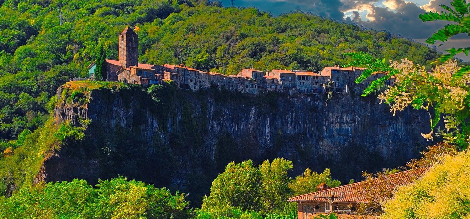 Castellfollit de la Roca, el pueblo del norte más espectacular